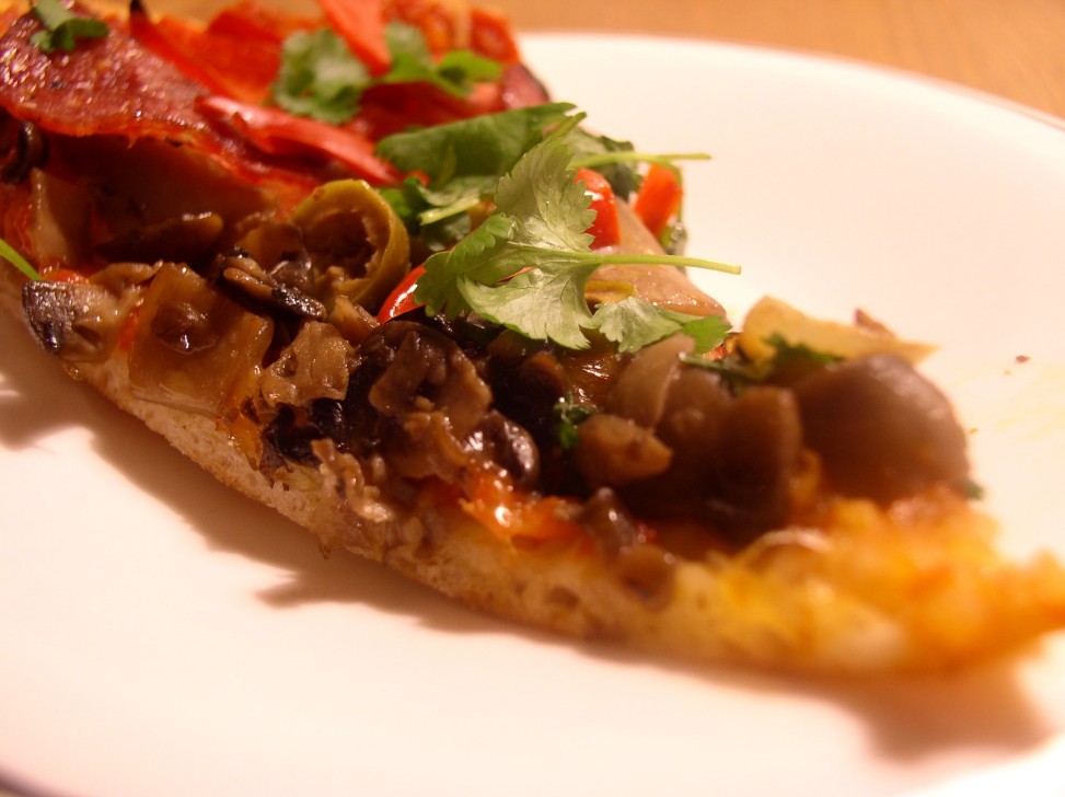 Pizza rzymska na cienkim cieście z szynką parmeńską i rukolą (3 szt ...