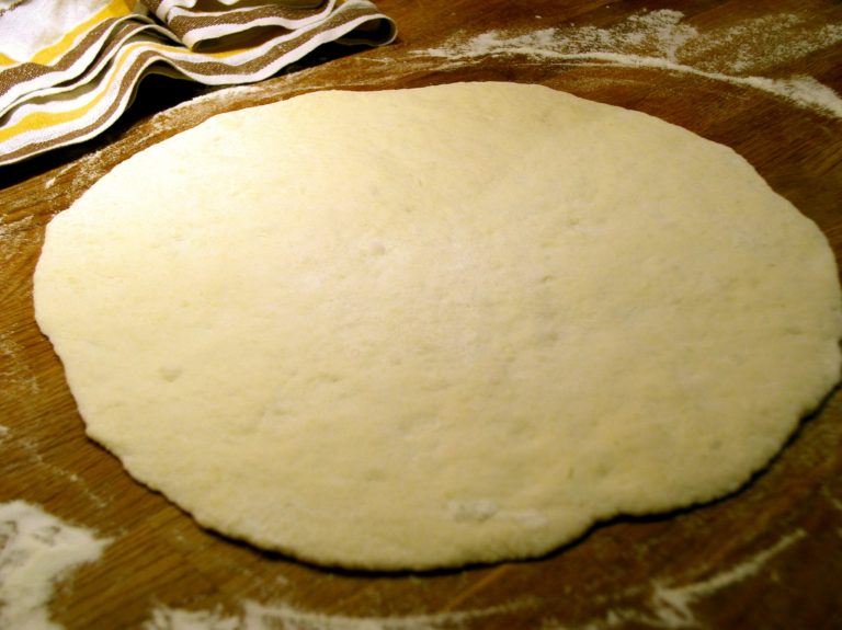 Pizza rzymska na cienkim cieście z szynką parmeńską i rukolą (3 szt ...