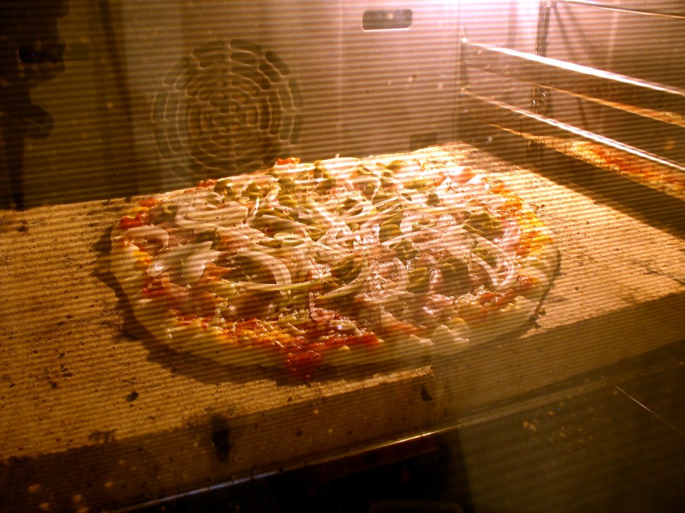 Pizza rzymska na cienkim cieście z szynką parmeńską i rukolą (3 szt ...